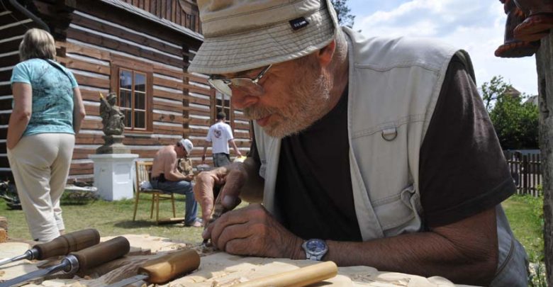 Skanzen Dlaskův statek hostí tradiční řezbářské sympozium – naseveru.net